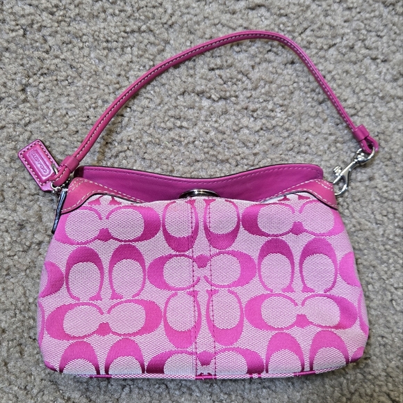Coach | Bags | Coach Pink Jacquard Signature C Turn Lock Wristlet Pink ...